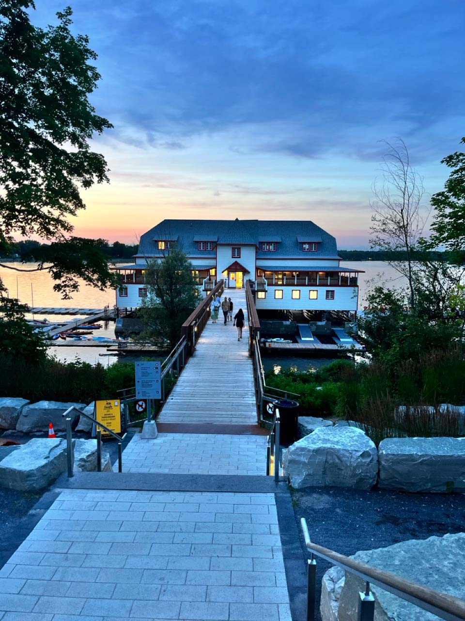 Discovering the NCC River House in Ottawa - Tours Rentals